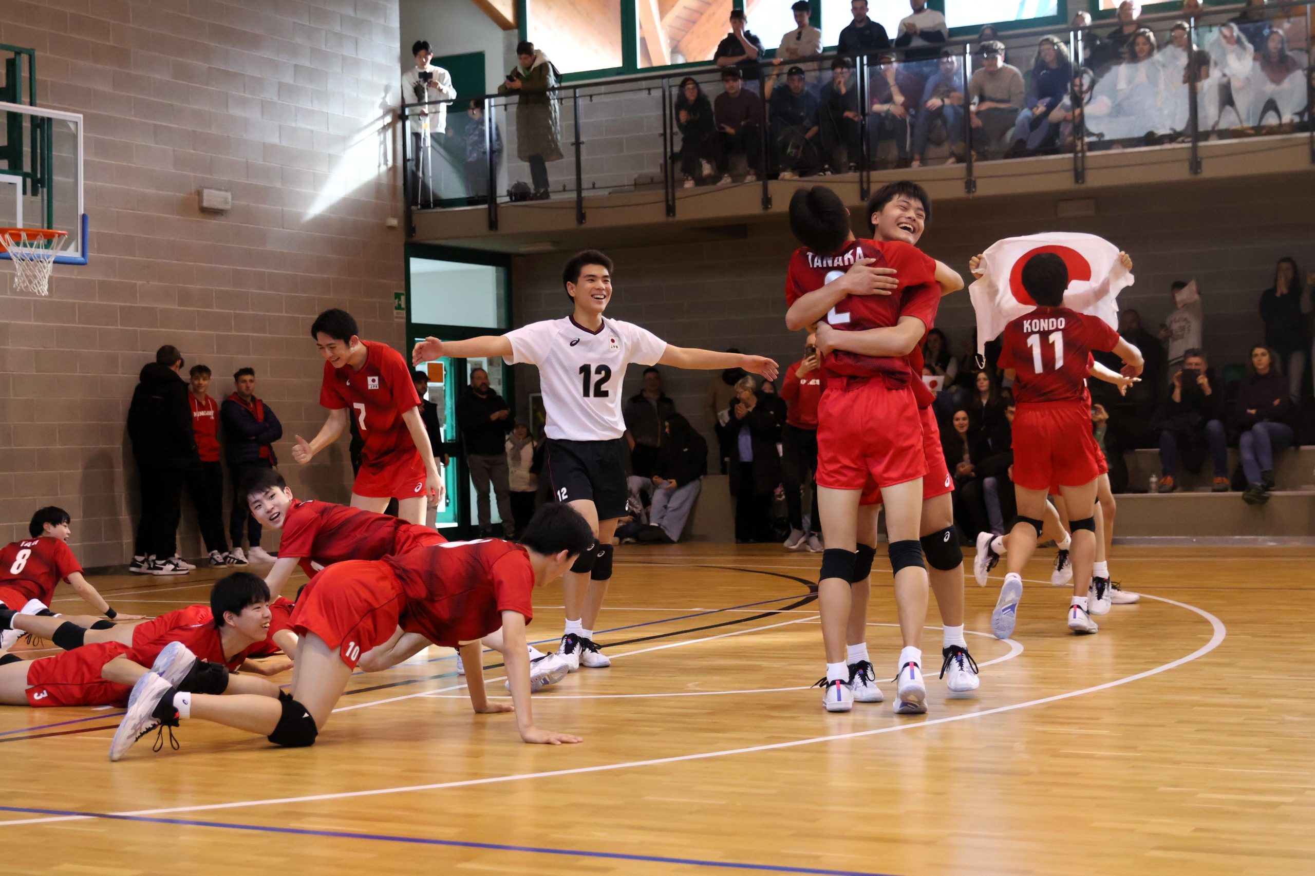 令和6年度全中選抜がイタリアの「Nations Winter Cup」で男女アベック優勝。男子は西村海司、女子は頼冨果穂がMVPに | 月バレ.com【月刊バレーボール】